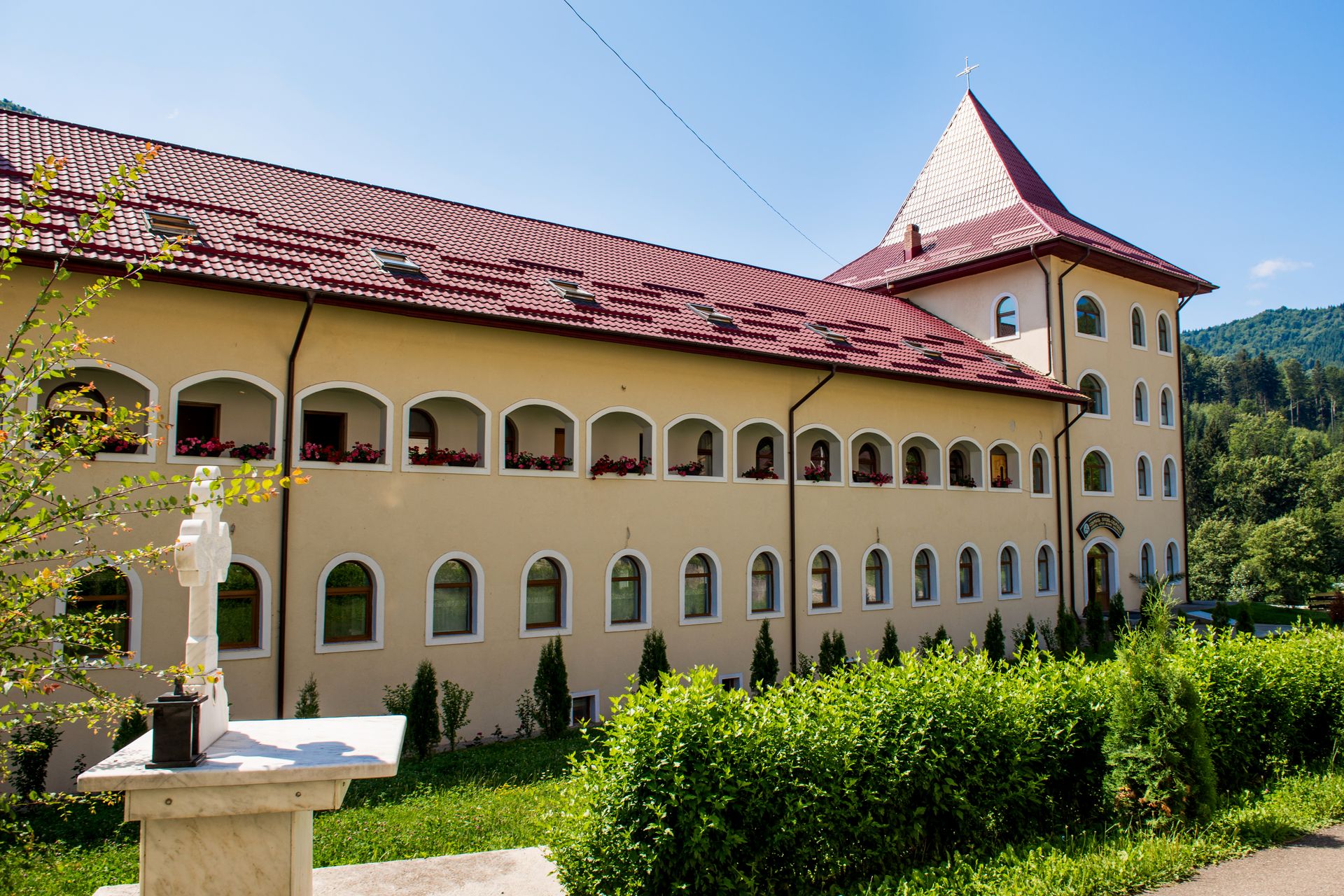 Centrul Social - Cultural Sfântul Cuvios Nechita Sihastrul | Mănăstirea ...